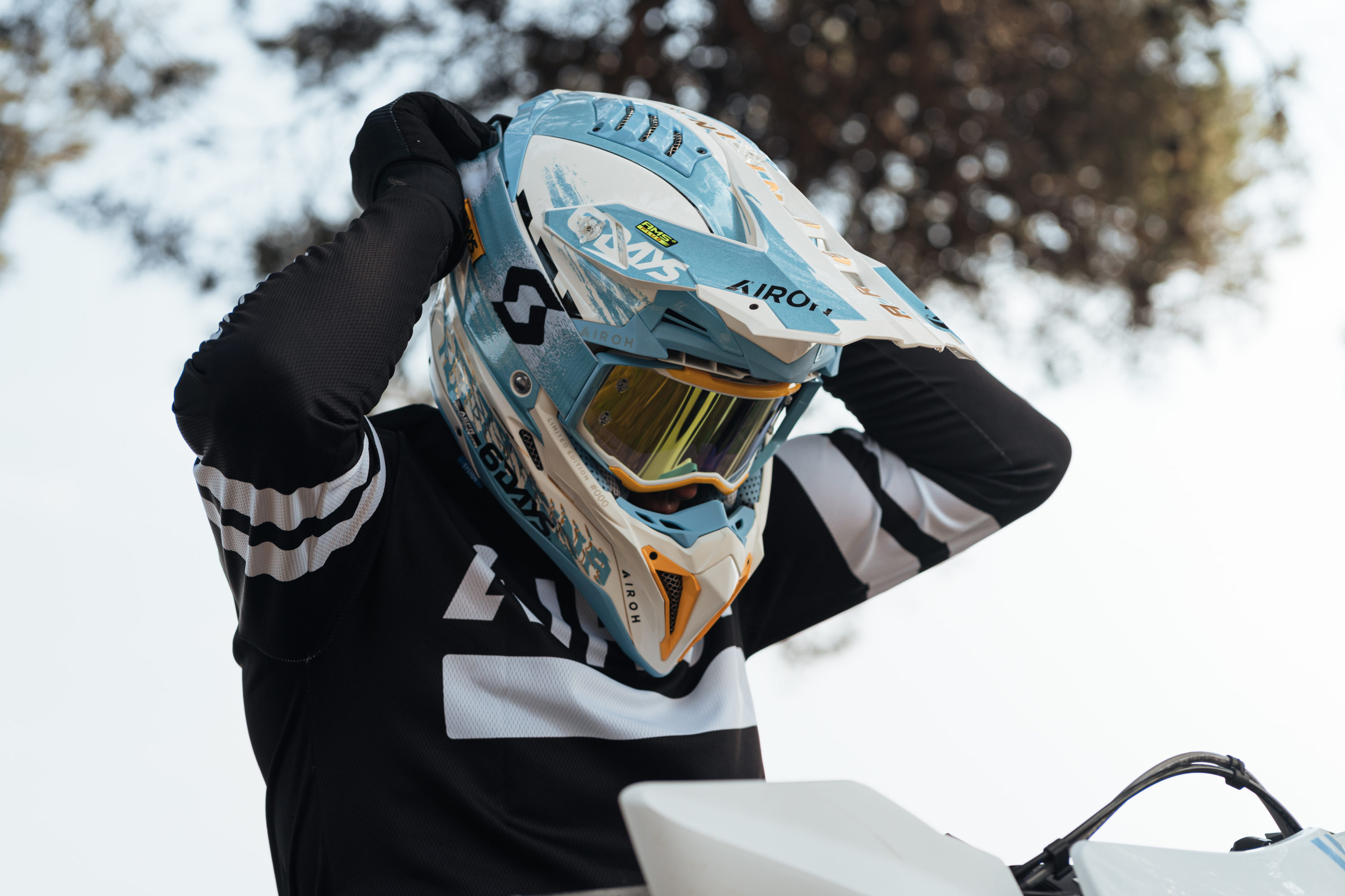 Airoh unveils limited edition Aviator 3 6DAYS® Argentina helmet - FIM ...